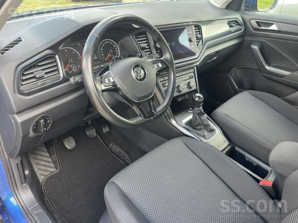 Blue Volkswagen T-Roc 2018 in Valmiera, with an engine capacity of 1.60 L and mileage of 0 thousand km for 15500 €, photo 8 on AUTOMOTO.COM.LV