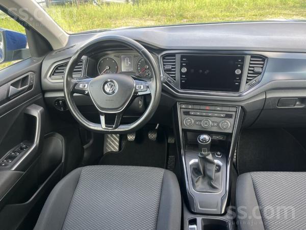 Blue Volkswagen T-Roc 2018 in Valmiera, with an engine capacity of 1.60 L and mileage of 0 thousand km for 15500 €, photo 9 on AUTOMOTO.COM.LV