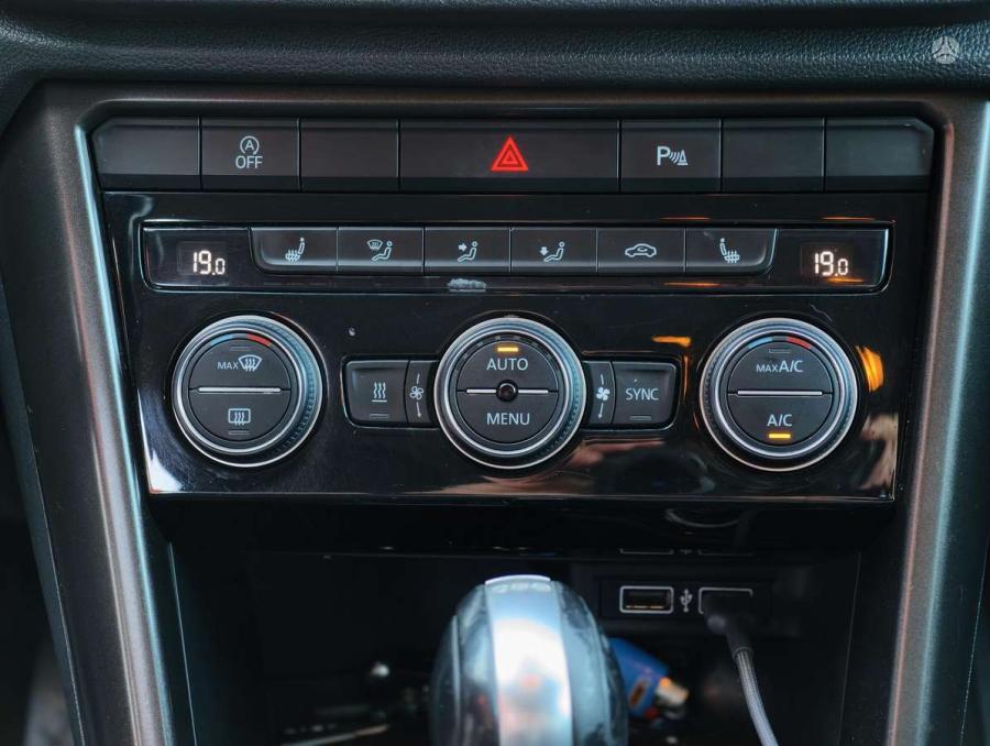 Zils Volkswagen T-Roc 2018 Klaipėda, ar dzinēja tilpumu 1.50 L un nobraukumu 179 tūkst. km par 15200 €, foto 17 vietnē AUTOMOTO.COM.LV