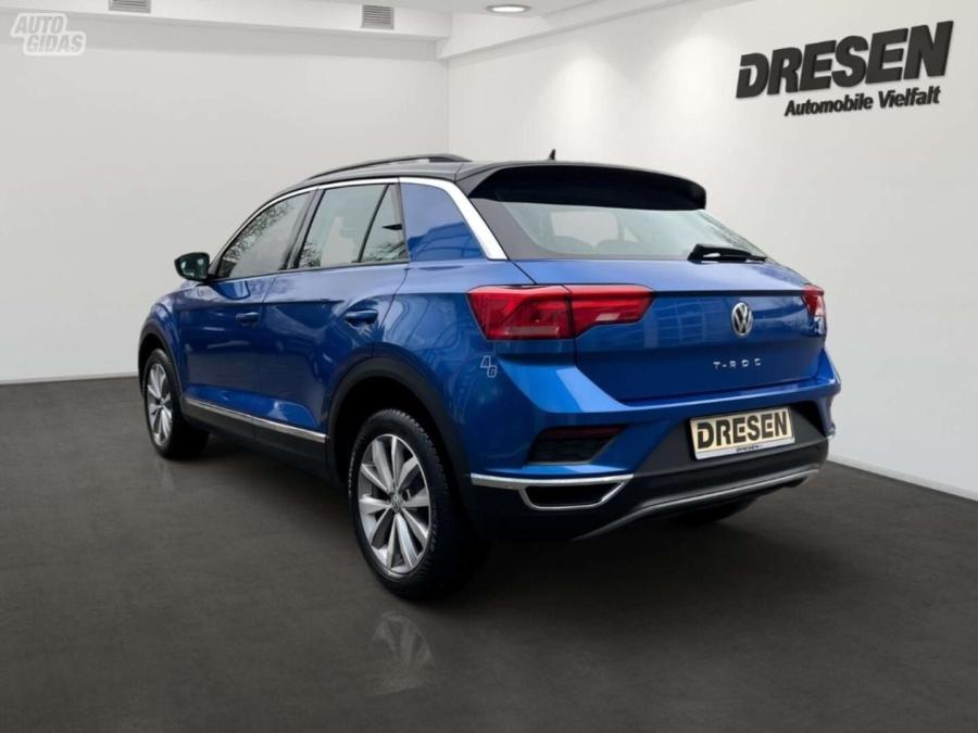 Blue Volkswagen T-Roc 2019 in Kaunas, with an engine capacity of 1.50 L and mileage of 19 thousand km for 23296 €, photo 4 on AUTOMOTO.COM.LV