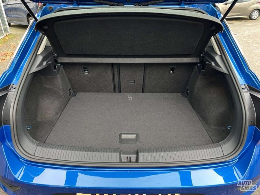 Blue Volkswagen T-Roc 2019 in Kaunas, with an engine capacity of 1.50 L and mileage of 19 thousand km for 23296 €, photo 12 on AUTOMOTO.COM.LV