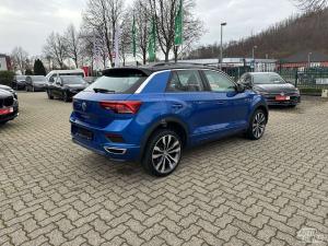 Blue Volkswagen T-Roc 2019 in Kaunas, with an engine capacity of 1.50 L and mileage of 72 thousand km for 23420 €, photo 2 on AUTOMOTO.COM.LV