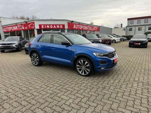 Blue Volkswagen T-Roc 2019 in Kaunas, with an engine capacity of 1.50 L and mileage of 72 thousand km for 23420 €, photo 4 on AUTOMOTO.COM.LV
