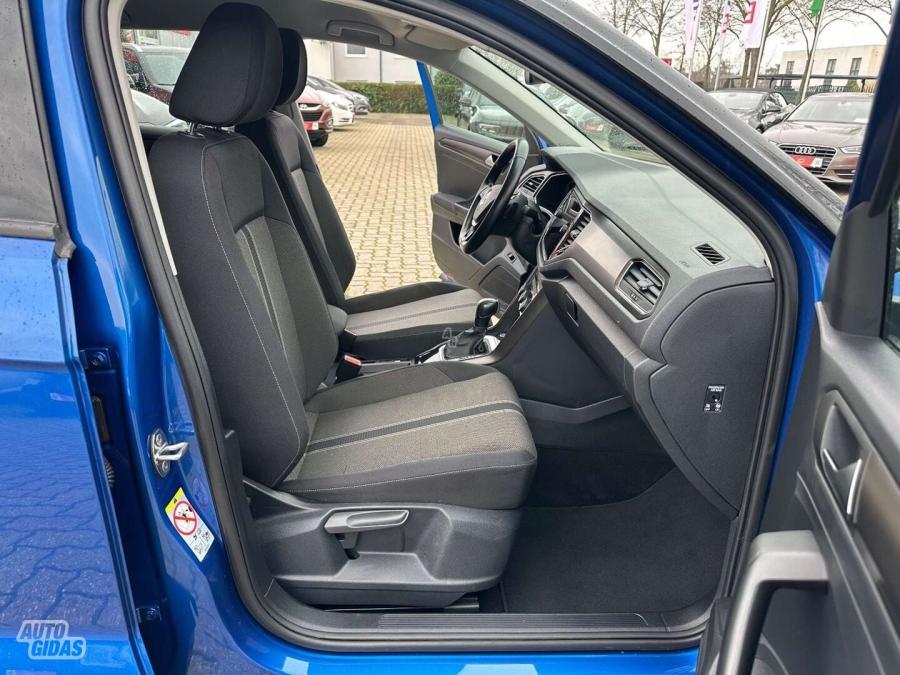 Blue Volkswagen T-Roc 2019 in Kaunas, with an engine capacity of 1.50 L and mileage of 72 thousand km for 23420 €, photo 14 on AUTOMOTO.COM.LV
