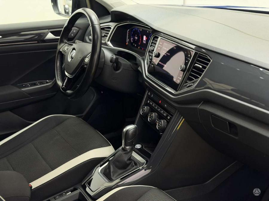 Zils Volkswagen T-Roc 2019 Viļņa, ar dzinēja tilpumu 1.50 L un nobraukumu 70 tūkst. km par 18950 €, foto 15 vietnē AUTOMOTO.COM.LV
