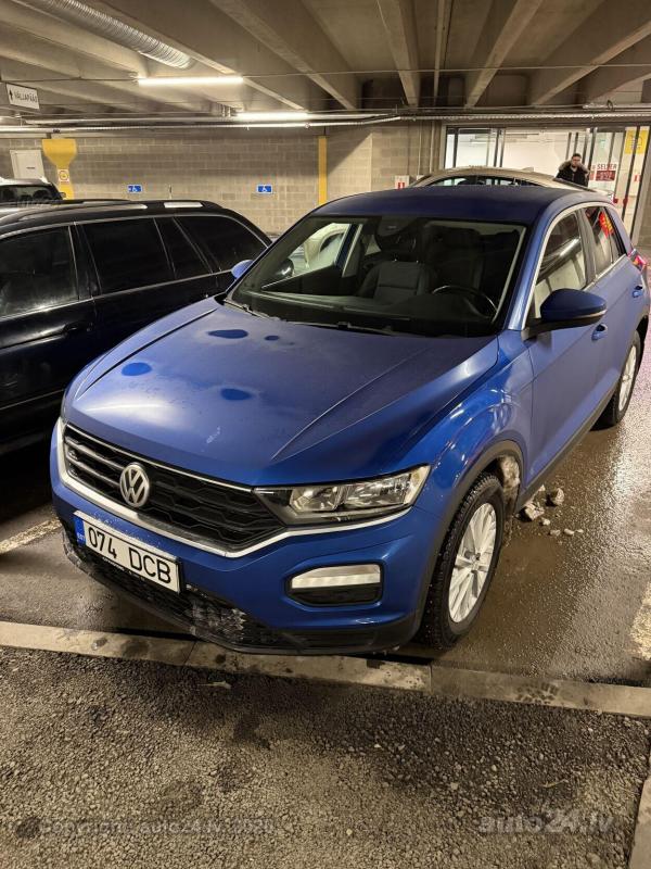 Zils Volkswagen T-Roc 2019 Tallina, ar dzinēja tilpumu 1.00 L un nobraukumu 76 tūkst. km par 15000 €, foto 5 vietnē AUTOMOTO.COM.LV