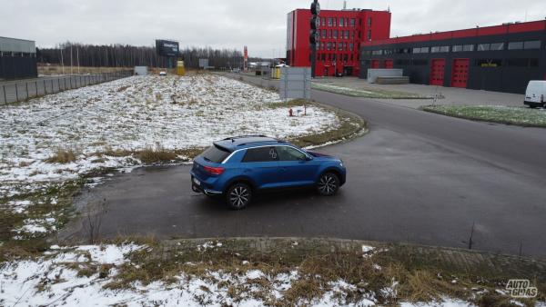 Blue Volkswagen T-Roc 2019 in Trakai, with an engine capacity of 1.50 L and mileage of 214 thousand km for 12400 €, photo 9 on AUTOMOTO.COM.LV