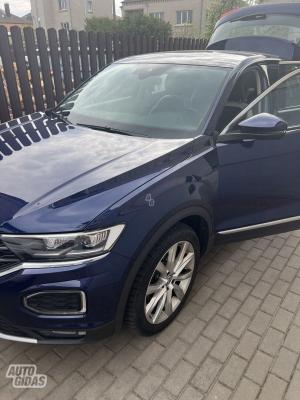 Blue Volkswagen T-Roc 2019 in Kaunas, with an engine capacity of 2.00 L and mileage of 174 thousand km for 18700 €, photo 3 on AUTOMOTO.COM.LV