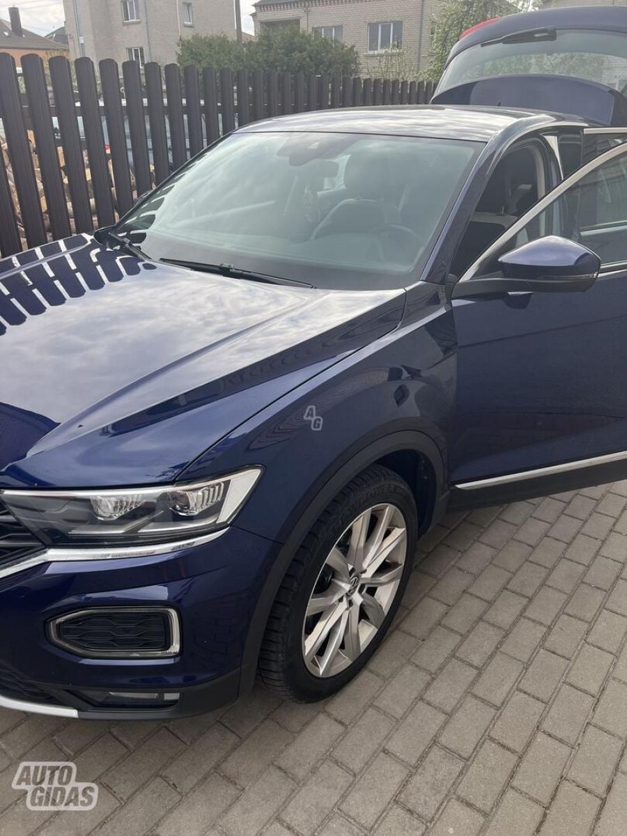 Blue Volkswagen T-Roc 2019 in Kaunas, with an engine capacity of 2.00 L and mileage of 174 thousand km for 18700 €, photo 3 on AUTOMOTO.COM.LV
