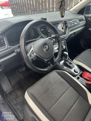 Blue Volkswagen T-Roc 2019 in Kaunas, with an engine capacity of 2.00 L and mileage of 174 thousand km for 18700 €, photo 5 on AUTOMOTO.COM.LV