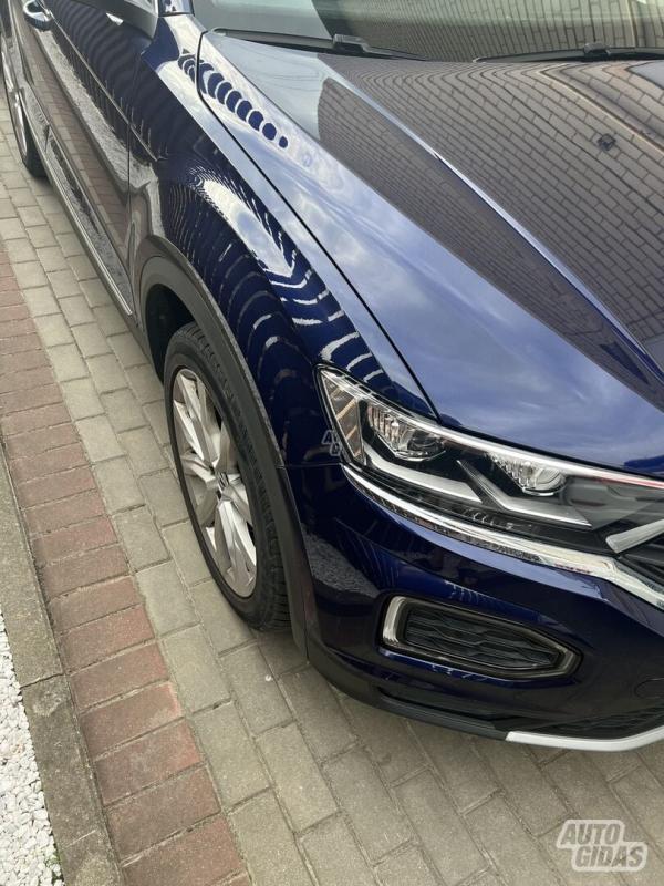 Blue Volkswagen T-Roc 2019 in Kaunas, with an engine capacity of 2.00 L and mileage of 174 thousand km for 18700 €, photo 5 on AUTOMOTO.COM.LV