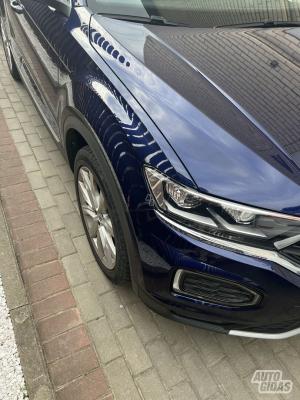 Blue Volkswagen T-Roc 2019 in Kaunas, with an engine capacity of 2.00 L and mileage of 174 thousand km for 18700 €, photo 6 on AUTOMOTO.COM.LV