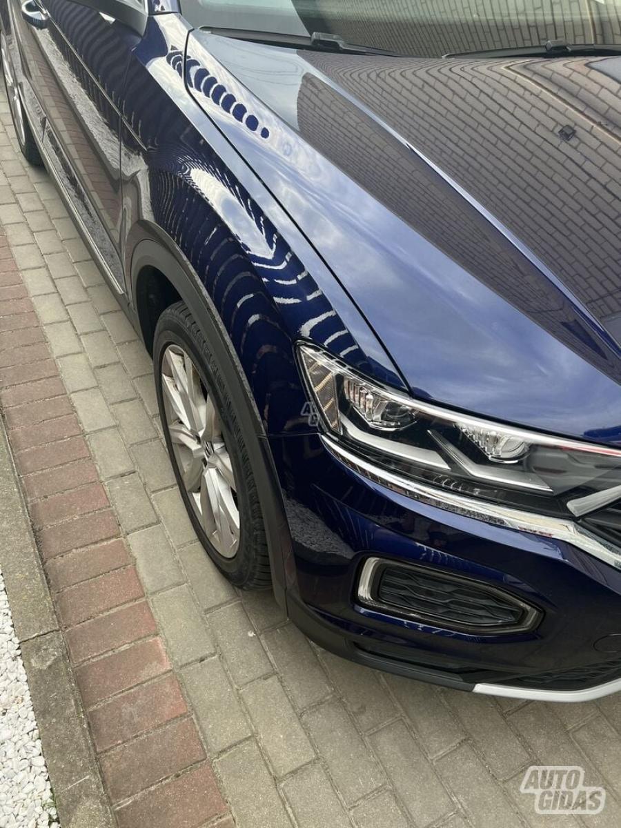 Blue Volkswagen T-Roc 2019 in Kaunas, with an engine capacity of 2.00 L and mileage of 174 thousand km for 18700 €, photo 6 on AUTOMOTO.COM.LV