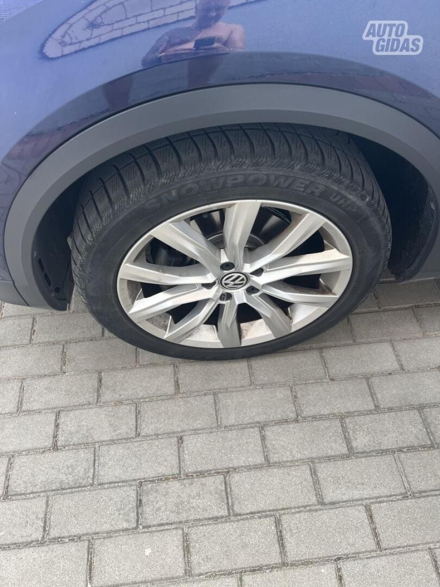 Blue Volkswagen T-Roc 2019 in Kaunas, with an engine capacity of 2.00 L and mileage of 174 thousand km for 18700 €, photo 7 on AUTOMOTO.COM.LV
