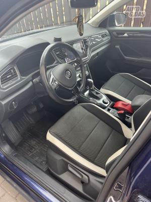 Blue Volkswagen T-Roc 2019 in Kaunas, with an engine capacity of 2.00 L and mileage of 174 thousand km for 18700 €, photo 8 on AUTOMOTO.COM.LV