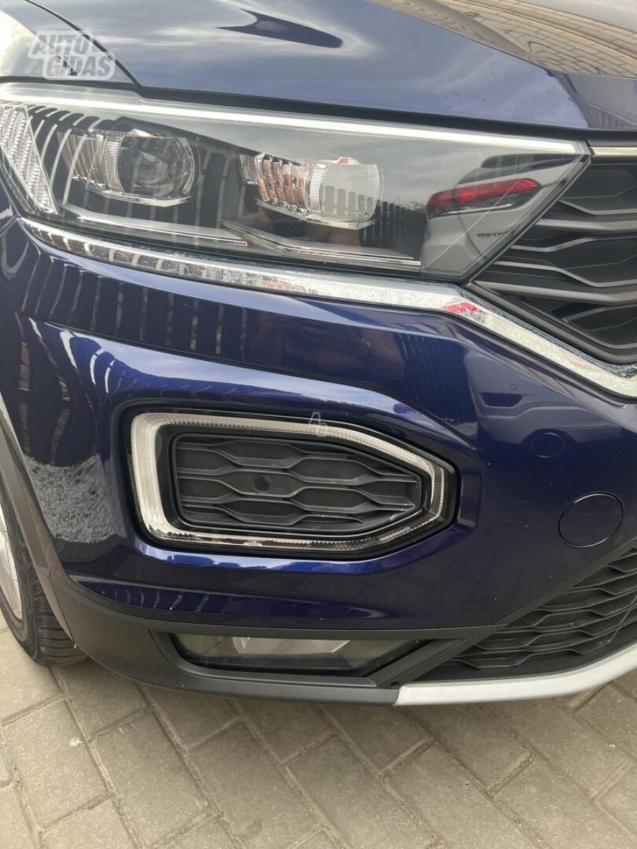 Blue Volkswagen T-Roc 2019 in Kaunas, with an engine capacity of 2.00 L and mileage of 174 thousand km for 18700 €, photo 10 on AUTOMOTO.COM.LV