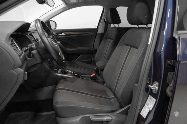 Zils Volkswagen T-Roc 2019 Viļņa, ar dzinēja tilpumu 1.50 L un nobraukumu 130 tūkst. km par 17950 €, foto 5 vietnē AUTOMOTO.COM.LV
