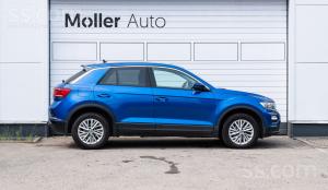 Zils Volkswagen T-Roc 2020 Rīga, ar dzinēja tilpumu 1.00 L un nobraukumu 41 tūkst. km par 19400 €, foto 5 vietnē AUTOMOTO.COM.LV