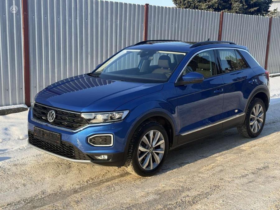 Blue Volkswagen T-Roc 2020 in Vilkaviskis, with an engine capacity of 1.50 L and mileage of 52 thousand km for 19200 €, photo 1 on AUTOMOTO.COM.LV