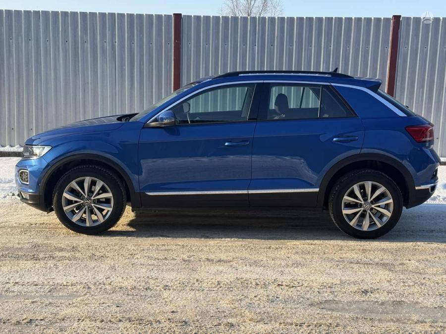 Blue Volkswagen T-Roc 2020 in Vilkaviskis, with an engine capacity of 1.50 L and mileage of 52 thousand km for 19200 €, photo 2 on AUTOMOTO.COM.LV