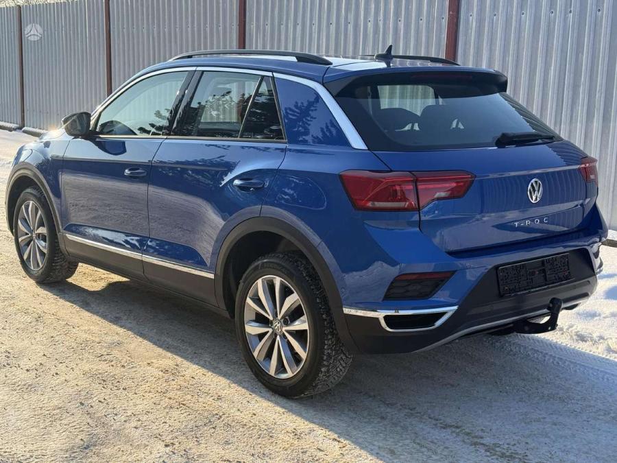 Blue Volkswagen T-Roc 2020 in Vilkaviskis, with an engine capacity of 1.50 L and mileage of 52 thousand km for 19200 €, photo 3 on AUTOMOTO.COM.LV