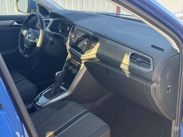 Zils Volkswagen T-Roc 2020 Vilkaviškis, ar dzinēja tilpumu 1.50 L un nobraukumu 52 tūkst. km par 19200 €, foto 11 vietnē AUTOMOTO.COM.LV
