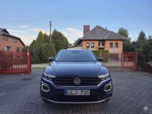 Blue Volkswagen T-Roc 2020 in Vilnius, with an engine capacity of 1.50 L and mileage of 89 thousand km for 18500 €, photo 3 on AUTOMOTO.COM.LV