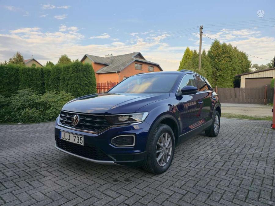 Blue Volkswagen T-Roc 2020 in Vilnius, with an engine capacity of 1.50 L and mileage of 89 thousand km for 18500 €, photo 4 on AUTOMOTO.COM.LV