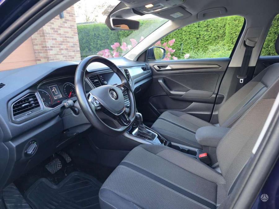 Blue Volkswagen T-Roc 2020 in Vilnius, with an engine capacity of 1.50 L and mileage of 89 thousand km for 18500 €, photo 10 on AUTOMOTO.COM.LV