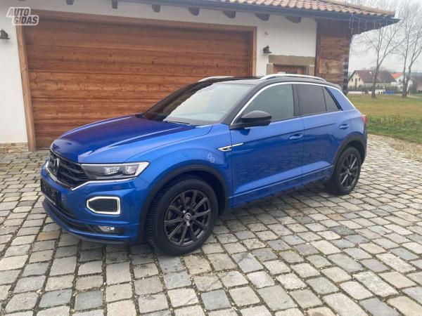 Blue Volkswagen T-Roc 2021 in Kaunas, with an engine capacity of 1.50 L and mileage of 59 thousand km for 25387 €, photo 1 on AUTOMOTO.COM.LV