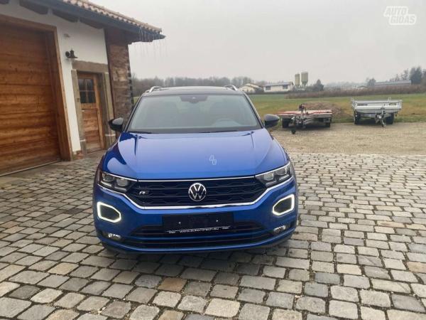 Blue Volkswagen T-Roc 2021 in Kaunas, with an engine capacity of 1.50 L and mileage of 59 thousand km for 25387 €, photo 3 on AUTOMOTO.COM.LV