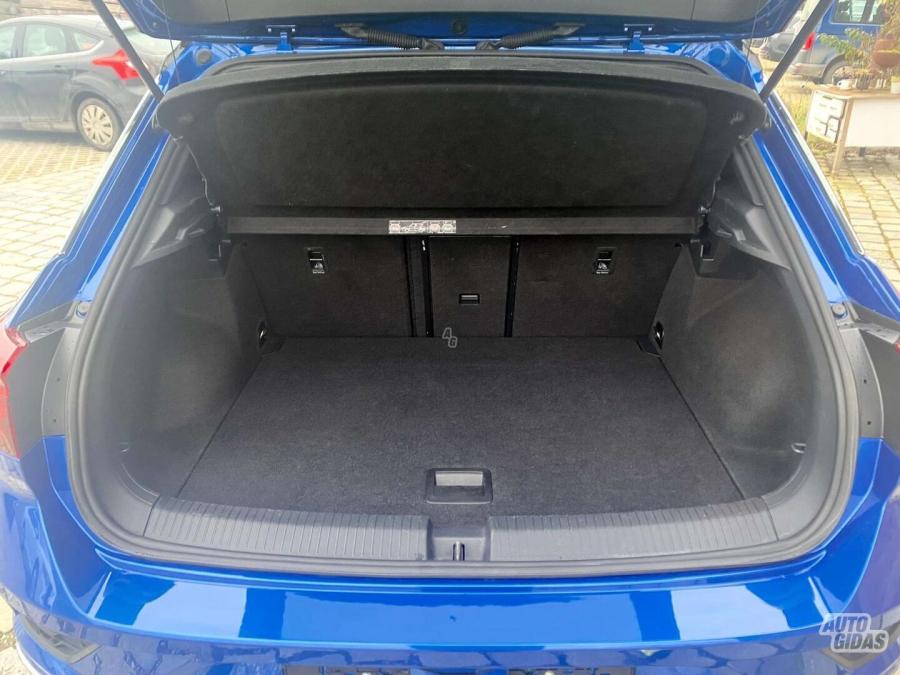 Blue Volkswagen T-Roc 2021 in Kaunas, with an engine capacity of 1.50 L and mileage of 59 thousand km for 25387 €, photo 13 on AUTOMOTO.COM.LV