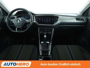 Blue Volkswagen T-Roc 2021 in Kaunas, with an engine capacity of 1.50 L and mileage of 29 thousand km for 28261 €, photo 12 on AUTOMOTO.COM.LV