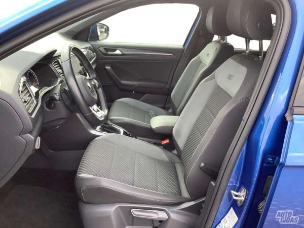 Blue Volkswagen T-Roc 2021 in Kaunas, with an engine capacity of 1.50 L and mileage of 64 thousand km for 25772 €, photo 8 on AUTOMOTO.COM.LV