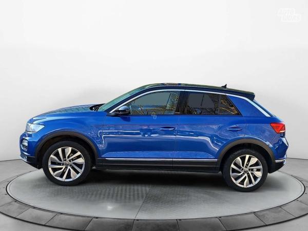 Blue Volkswagen T-Roc 2021 in Kaunas, with an engine capacity of 1.50 L and mileage of 87 thousand km for 24388 €, photo 3 on AUTOMOTO.COM.LV