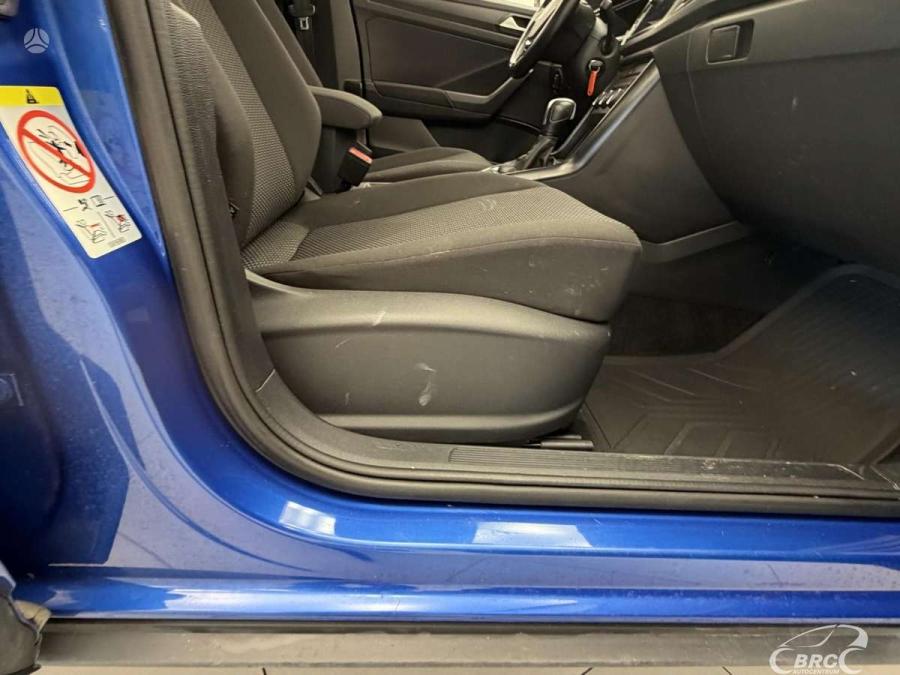 Blue Volkswagen T-Roc 2021 in Vilnius, with an engine capacity of 1.50 L and mileage of 183 thousand km for 12500 €, photo 8 on AUTOMOTO.COM.LV