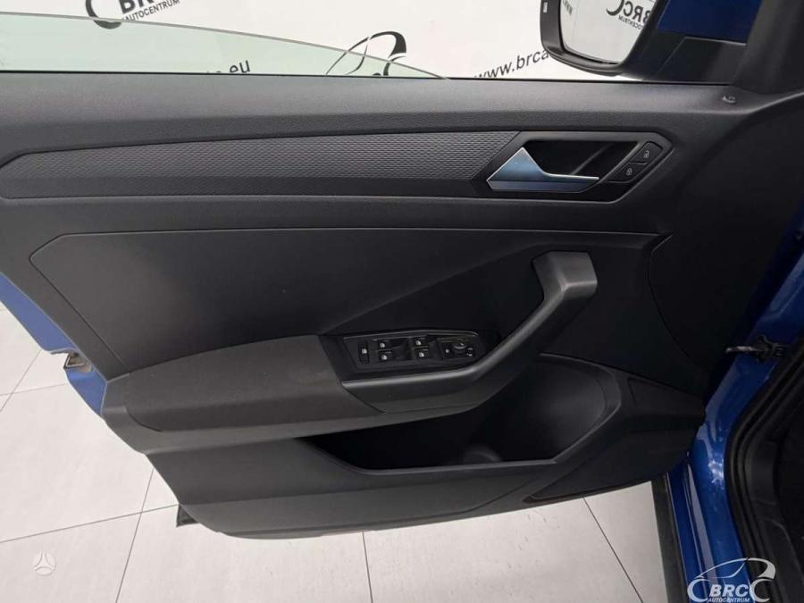 Blue Volkswagen T-Roc 2021 in Vilnius, with an engine capacity of 1.50 L and mileage of 183 thousand km for 12500 €, photo 21 on AUTOMOTO.COM.LV