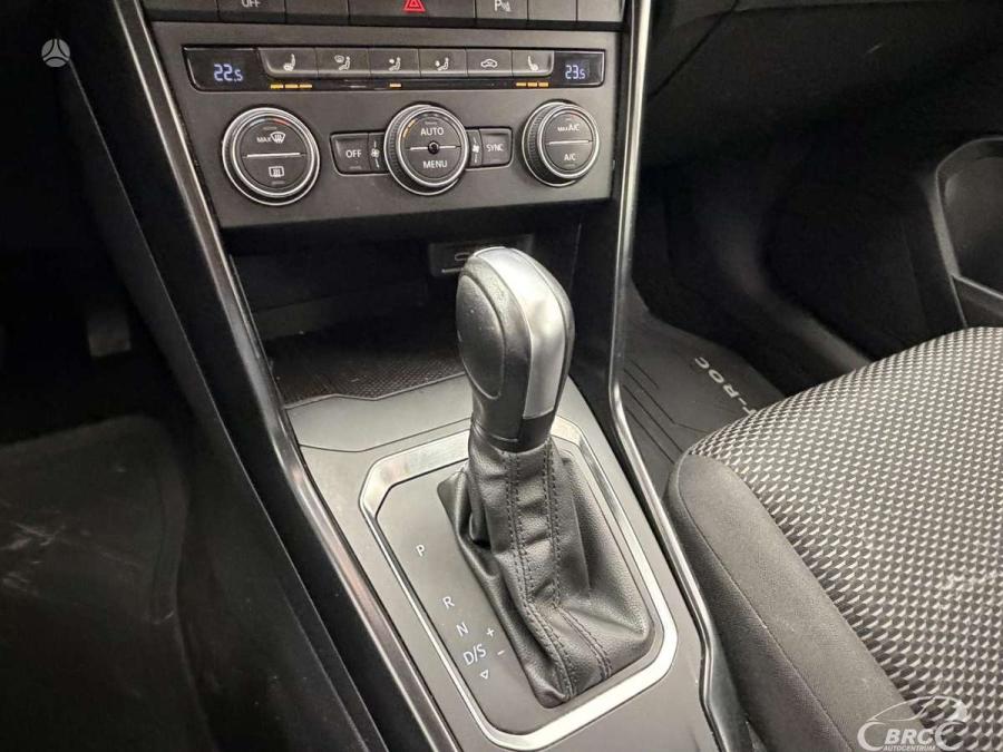 Blue Volkswagen T-Roc 2021 in Vilnius, with an engine capacity of 1.50 L and mileage of 183 thousand km for 12500 €, photo 26 on AUTOMOTO.COM.LV