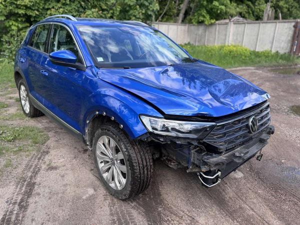 Zils Volkswagen T-Roc 2021 Kauņa, ar dzinēja tilpumu 1.97 L un nobraukumu 100 tūkst. km par 7900 €, foto 1 vietnē AUTOMOTO.COM.LV