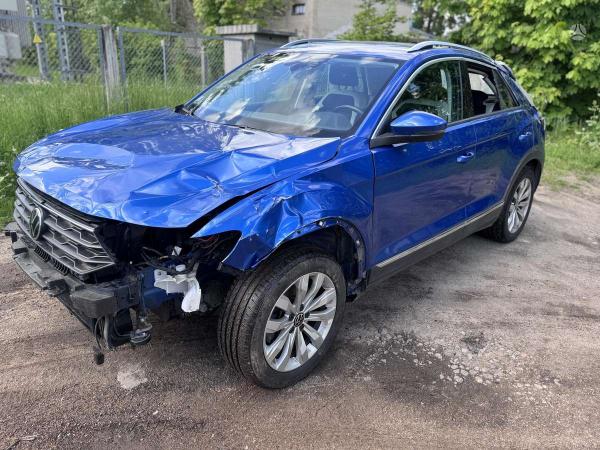 Zils Volkswagen T-Roc 2021 Kauņa, ar dzinēja tilpumu 1.97 L un nobraukumu 100 tūkst. km par 7900 €, foto 2 vietnē AUTOMOTO.COM.LV