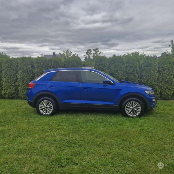 Blue Volkswagen T-Roc 2021 in Vilnius, with an engine capacity of 1.00 L and mileage of 53 thousand km for 16500 €, photo 1 on AUTOMOTO.COM.LV
