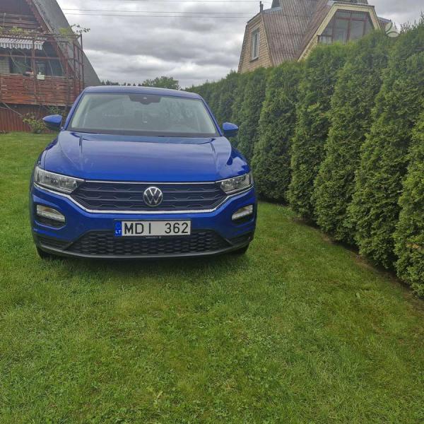 Blue Volkswagen T-Roc 2021 in Vilnius, with an engine capacity of 1.00 L and mileage of 53 thousand km for 16500 €, photo 5 on AUTOMOTO.COM.LV