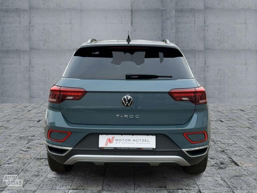 Blue Volkswagen T-Roc 2022 in Kaunas, with an engine capacity of 1.50 L and mileage of 65 thousand km for 27385 €, photo 5 on AUTOMOTO.COM.LV