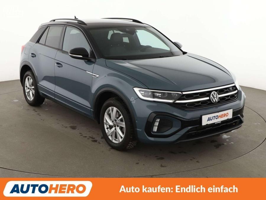 Blue Volkswagen T-Roc 2022 in Kaunas, with an engine capacity of 1.50 L and mileage of 35 thousand km for 28199 €, photo 8 on AUTOMOTO.COM.LV