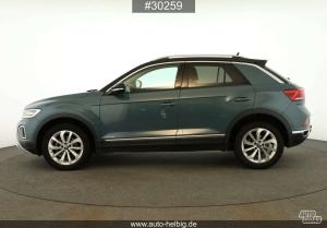 Blue Volkswagen T-Roc 2022 in Kaunas, with an engine capacity of 1.50 L and mileage of 40 thousand km for 25480 €, photo 2 on AUTOMOTO.COM.LV