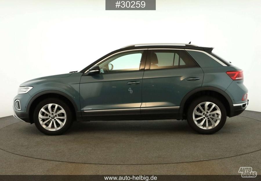 Blue Volkswagen T-Roc 2022 in Kaunas, with an engine capacity of 1.50 L and mileage of 40 thousand km for 25480 €, photo 2 on AUTOMOTO.COM.LV
