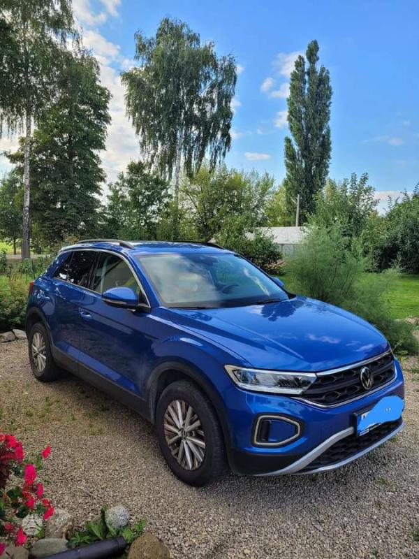 Blue Volkswagen T-Roc 2022 in Pasvalys, with an engine capacity of 1.50 L and mileage of 40 thousand km for 24500 €, photo 1 on AUTOMOTO.COM.LV