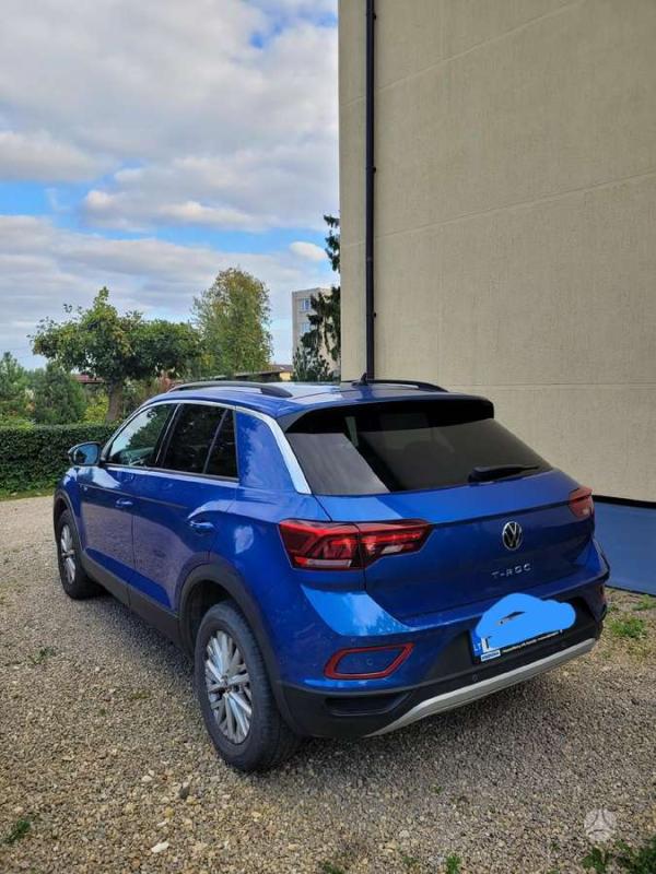 Blue Volkswagen T-Roc 2022 in Pasvalys, with an engine capacity of 1.50 L and mileage of 40 thousand km for 24500 €, photo 4 on AUTOMOTO.COM.LV