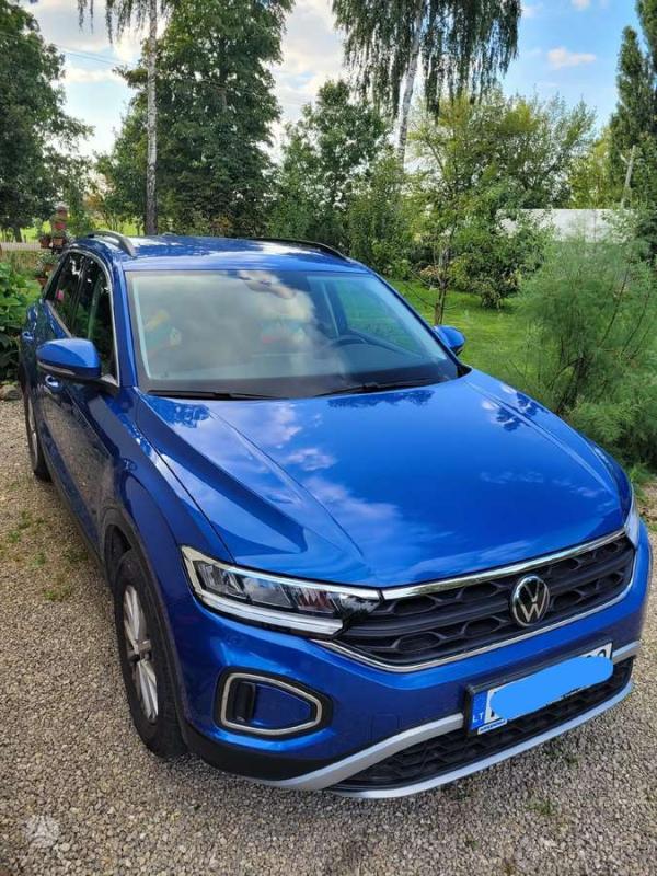 Blue Volkswagen T-Roc 2022 in Pasvalys, with an engine capacity of 1.50 L and mileage of 40 thousand km for 24500 €, photo 6 on AUTOMOTO.COM.LV