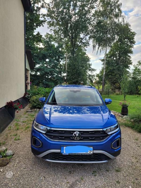 Blue Volkswagen T-Roc 2022 in Pasvalys, with an engine capacity of 1.50 L and mileage of 40 thousand km for 24500 €, photo 7 on AUTOMOTO.COM.LV